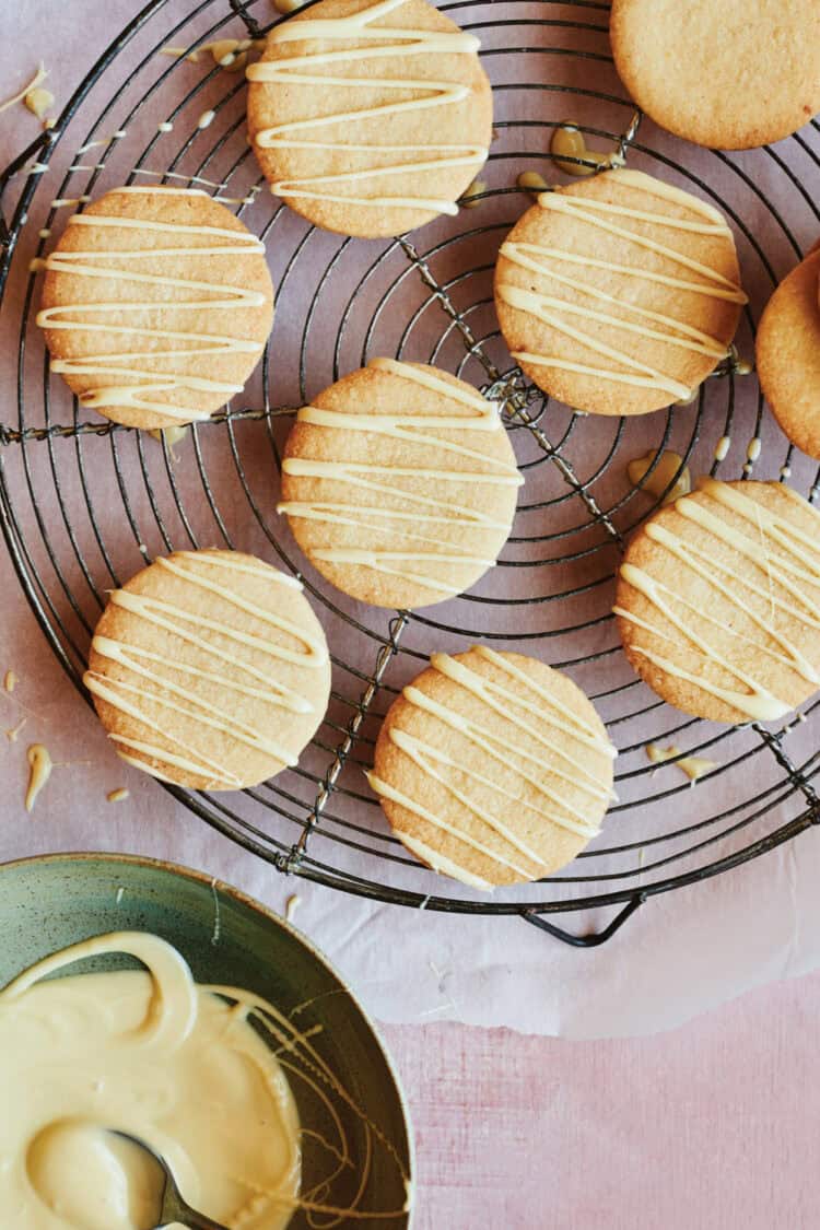 Mary Berry Posh White Chocolate Shortbread Biscuits - Mary Berry Recipes